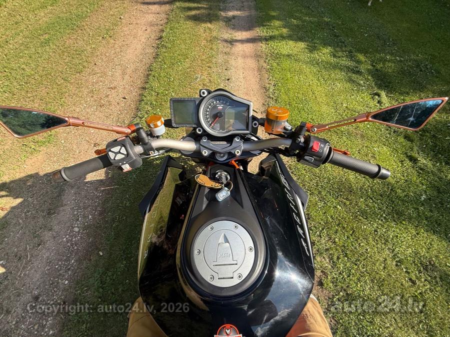Black KTM 1290 Super Duke 2014 in Tartu, with an engine capacity of 1.30 L and mileage of 46 thousand km for 7500 €, photo 4 on AUTOMOTO.COM.LV