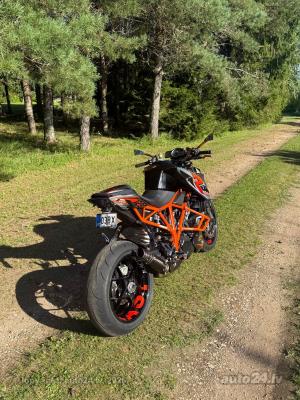 Black KTM 1290 Super Duke 2014 in Tartu, with an engine capacity of 1.30 L and mileage of 46 thousand km for 7500 €, photo 5 on AUTOMOTO.COM.LV