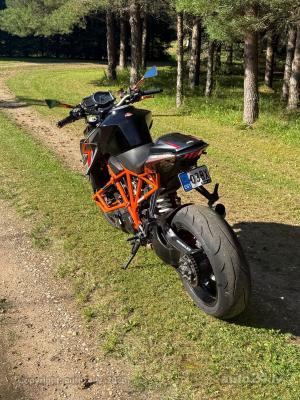 Black KTM 1290 Super Duke 2014 in Tartu, with an engine capacity of 1.30 L and mileage of 46 thousand km for 7500 €, photo 6 on AUTOMOTO.COM.LV