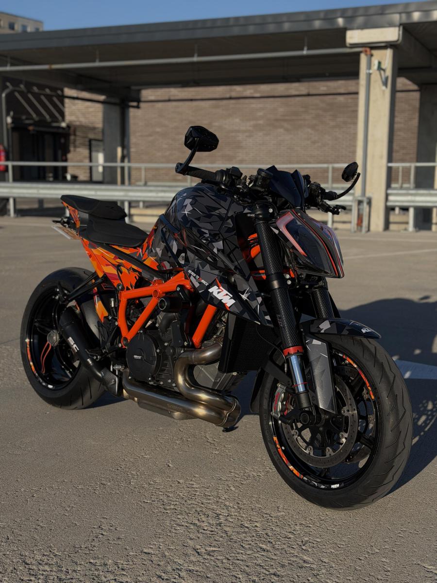 KTM 1290 Super Duke 2021 in Vilnius, with an engine capacity of 0.80 L and mileage of 3 thousand km for 12500 €, photo 1 on AUTOMOTO.COM.LV