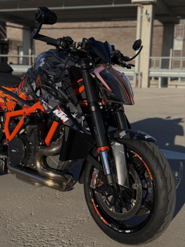 KTM 1290 Super Duke 2021 Viļņa, ar dzinēja tilpumu 0.80 L un nobraukumu 3 tūkst. km par 12500 €, foto 2 vietnē AUTOMOTO.COM.LV