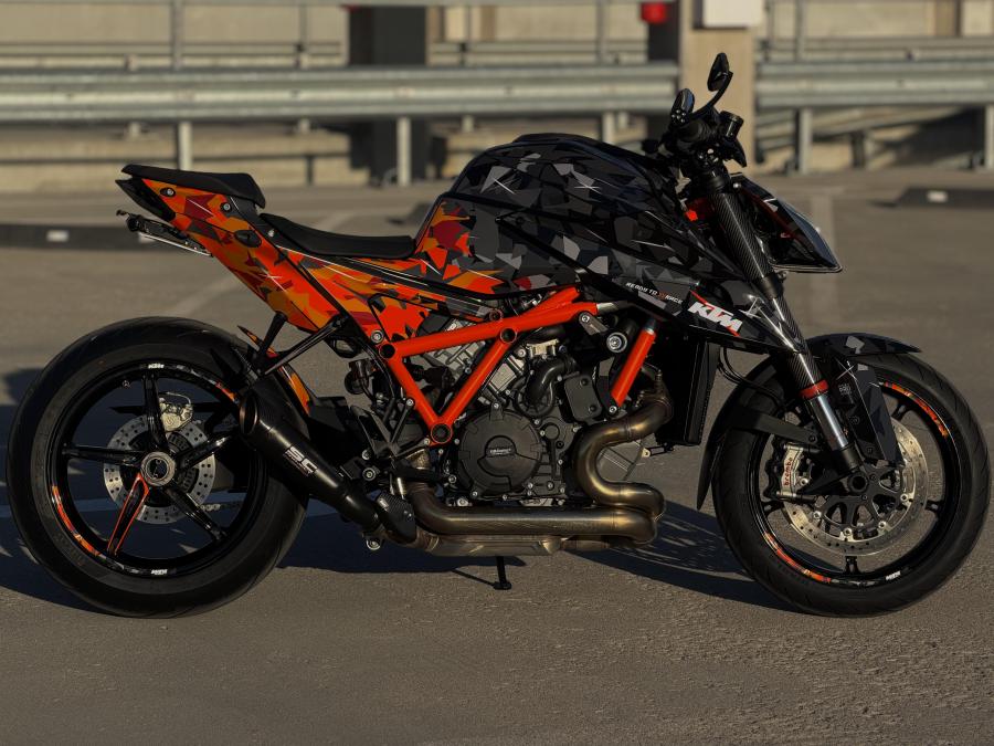 KTM 1290 Super Duke 2021 in Vilnius, with an engine capacity of 0.80 L and mileage of 3 thousand km for 12500 €, photo 6 on AUTOMOTO.COM.LV