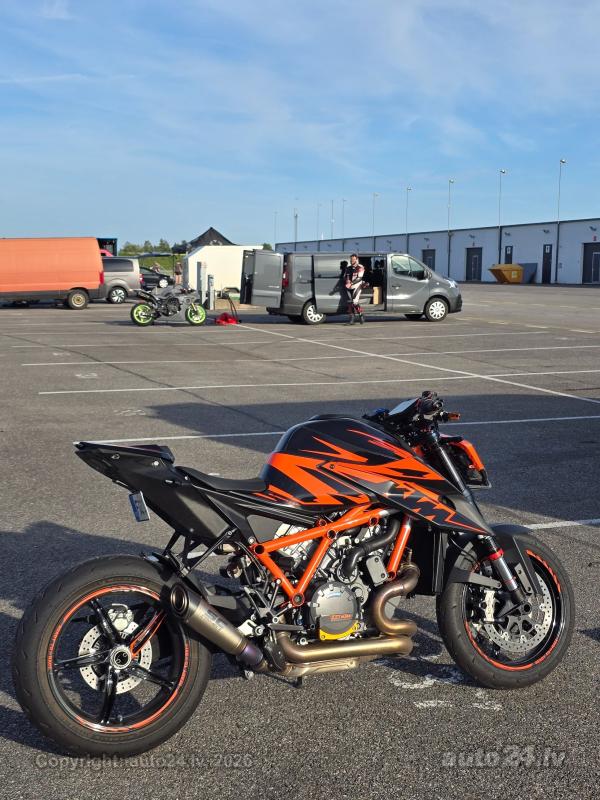 KTM 1290 Super Duke 2021 Tallina, ar dzinēja tilpumu 1.30 L un nobraukumu 23 tūkst. km par 11500 €, foto 1 vietnē AUTOMOTO.COM.LV