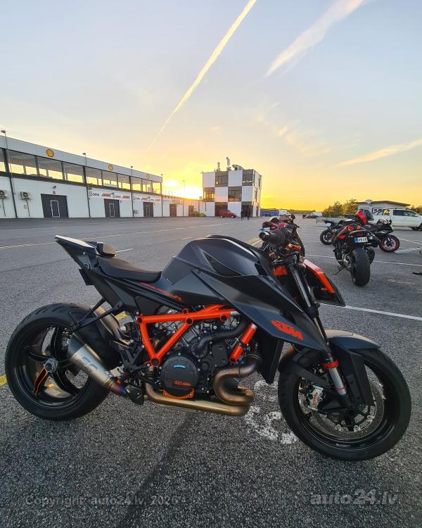 KTM 1290 Super Duke 2021 Tallina, ar dzinēja tilpumu 1.30 L un nobraukumu 23 tūkst. km par 11500 €, foto 3 vietnē AUTOMOTO.COM.LV