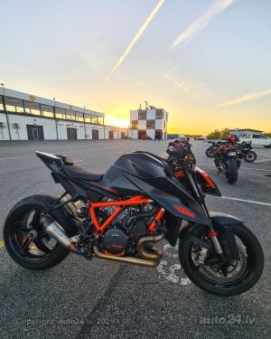 КТМ 1290 Super Duke 2021 в Таллин, объемом двигателя 1.30 л и пробегом 23 тыс. км за 11500 €, фото 4 на AUTOMOTO.COM.LV