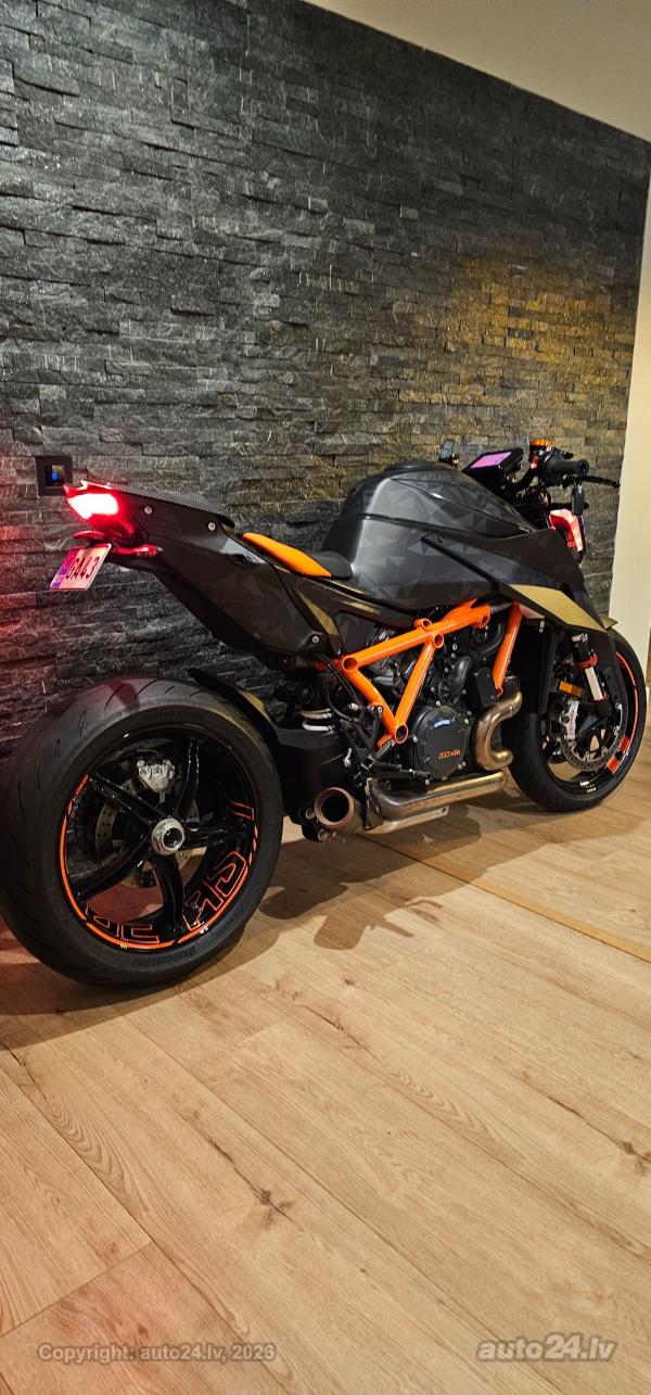 КТМ 1290 Super Duke 2022 в Таллин, объемом двигателя 1.30 л и пробегом 10 тыс. км за 13500 €, фото 3 на AUTOMOTO.COM.LV