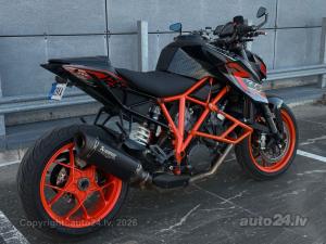 Oranžs KTM 1290 Super Duke 2015 Pērnava, ar dzinēja tilpumu 1.30 L un nobraukumu 37 tūkst. km par 6990 €, foto  vietnē AUTOMOTO.COM.LV