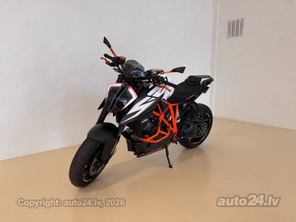 White KTM 1290 Super Duke 2019 in Rakvere, with an engine capacity of 1.30 L and mileage of 20 thousand km for 12490 €, photo 1 on AUTOMOTO.COM.LV