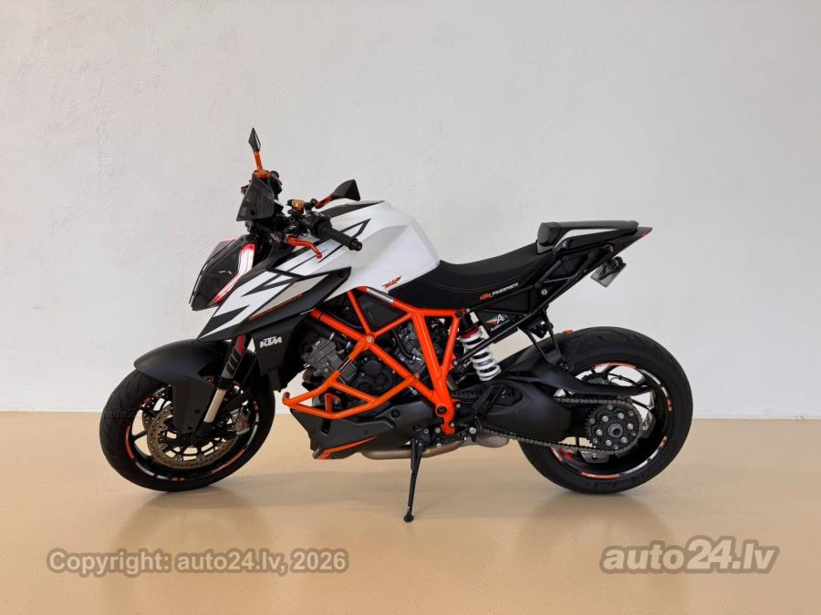 White KTM 1290 Super Duke 2019 in Rakvere, with an engine capacity of 1.30 L and mileage of 20 thousand km for 12490 €, photo 3 on AUTOMOTO.COM.LV