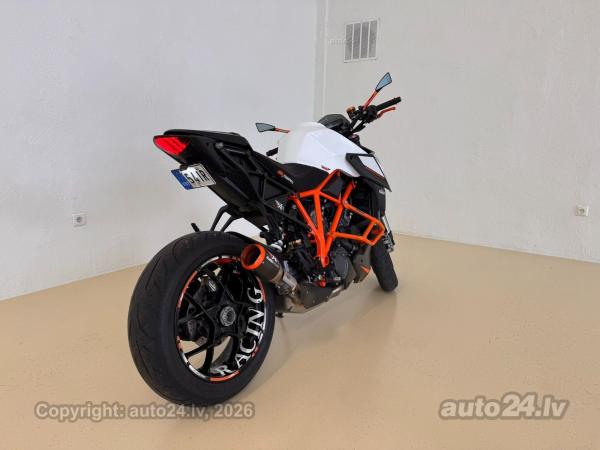 White KTM 1290 Super Duke 2019 in Rakvere, with an engine capacity of 1.30 L and mileage of 20 thousand km for 12490 €, photo 5 on AUTOMOTO.COM.LV