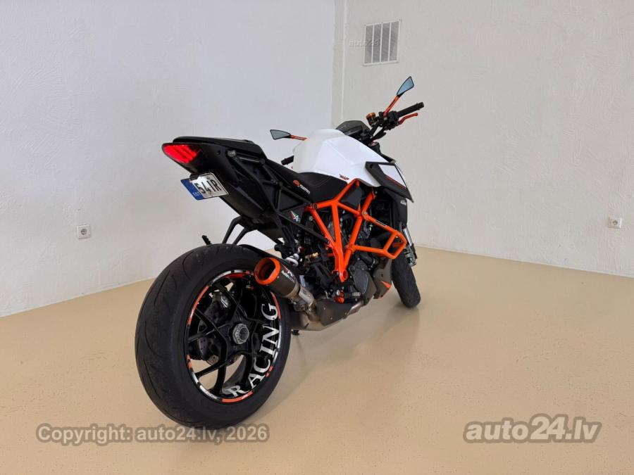 White KTM 1290 Super Duke 2019 in Rakvere, with an engine capacity of 1.30 L and mileage of 20 thousand km for 12490 €, photo 6 on AUTOMOTO.COM.LV