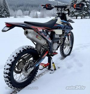 Black KTM 250 EXC-F 2021 in Viljandi, with an engine capacity of 0.25 L and mileage of 2 thousand km for 5990 €, photo 3 on AUTOMOTO.COM.LV