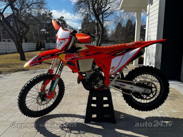 Oranžs KTM 250 EXC-F 2025 Saku, ar dzinēja tilpumu 0.25 L un nobraukumu 82 tūkst. km par 6899 €, foto 4 vietnē AUTOMOTO.COM.LV