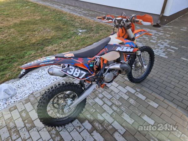 KTM 250 EXC 2016 Pērnava, ar dzinēja tilpumu 0.25 L un nobraukumu 199 tūkst. km par 3700 €, foto 4 vietnē AUTOMOTO.COM.LV