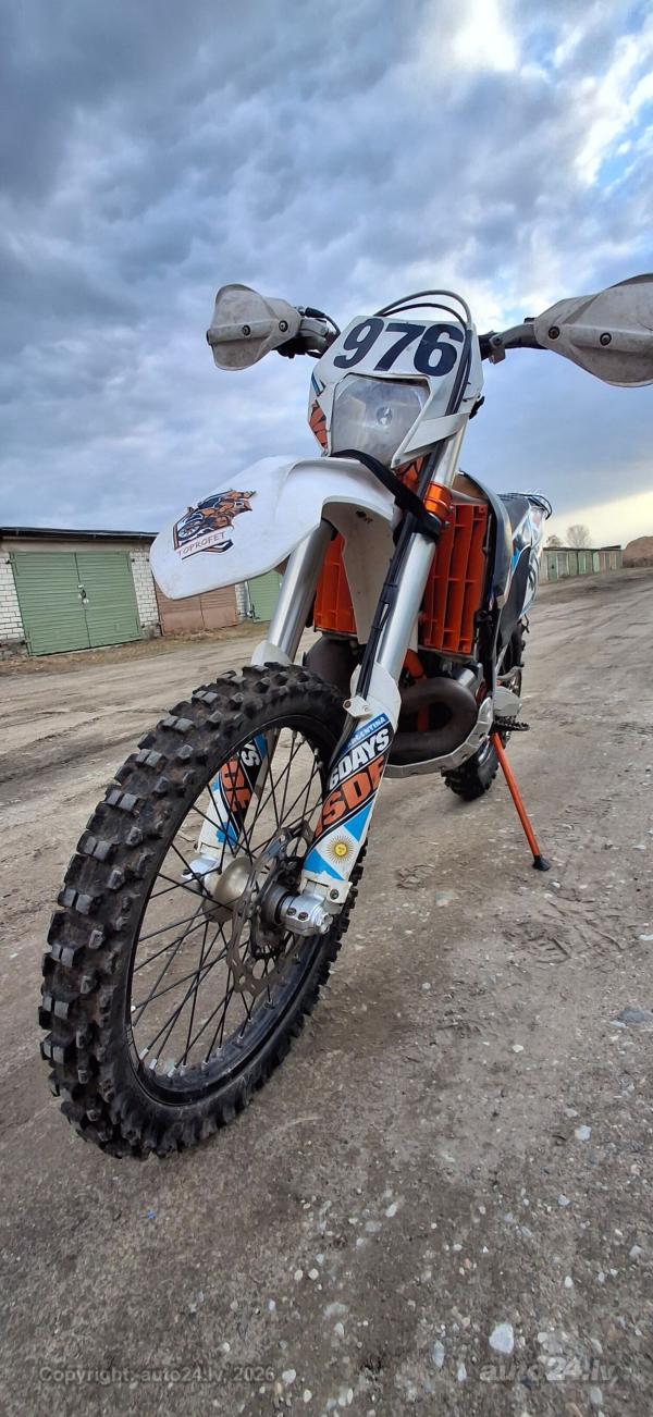 White KTM 250 EXC 2015 in Voru, with an engine capacity of 0.25 L and mileage of 0 thousand km for 3000 €, photo 5 on AUTOMOTO.COM.LV