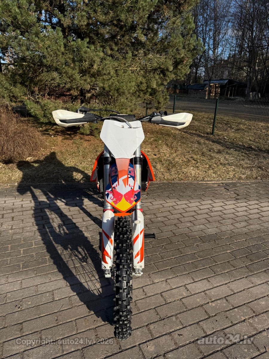 Melns KTM 250 SX-F 2020 Valga, ar dzinēja tilpumu 0.25 L un nobraukumu 156 tūkst. km par 4199 €, foto 4 vietnē AUTOMOTO.COM.LV