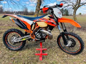 KTM 300 EXC 2015 Tartu, ar dzinēja tilpumu 0.30 L un nobraukumu 140 tūkst. km par 3500 €, foto 2 vietnē AUTOMOTO.COM.LV