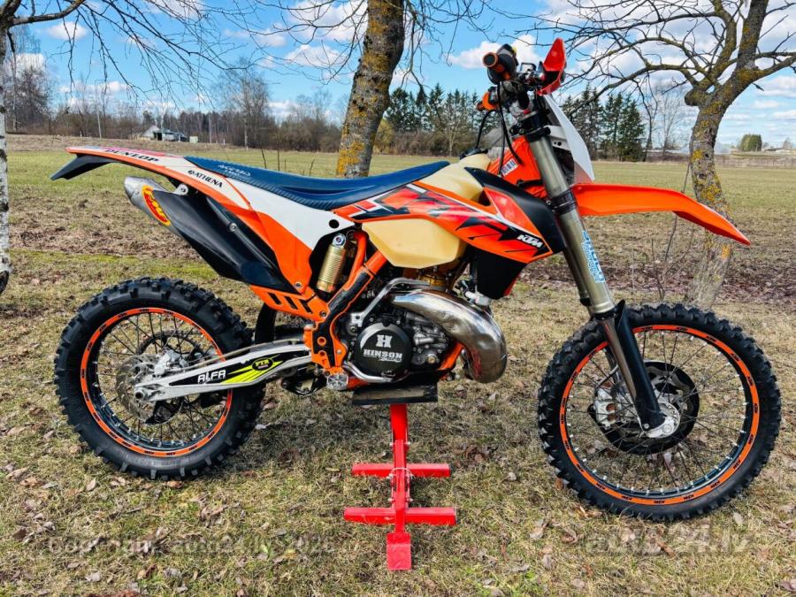 KTM 300 EXC 2015 Tartu, ar dzinēja tilpumu 0.30 L un nobraukumu 140 tūkst. km par 3500 €, foto 4 vietnē AUTOMOTO.COM.LV