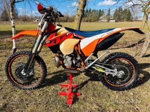 KTM 300 EXC 2015 Tartu, ar dzinēja tilpumu 0.30 L un nobraukumu 140 tūkst. km par 3500 €, foto 5 vietnē AUTOMOTO.COM.LV