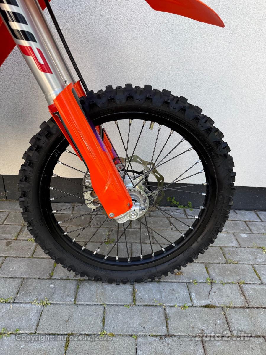KTM 300 EXC 2024 Tallina, ar dzinēja tilpumu 0.30 L un nobraukumu 0 tūkst. km par 6900 €, foto 8 vietnē AUTOMOTO.COM.LV