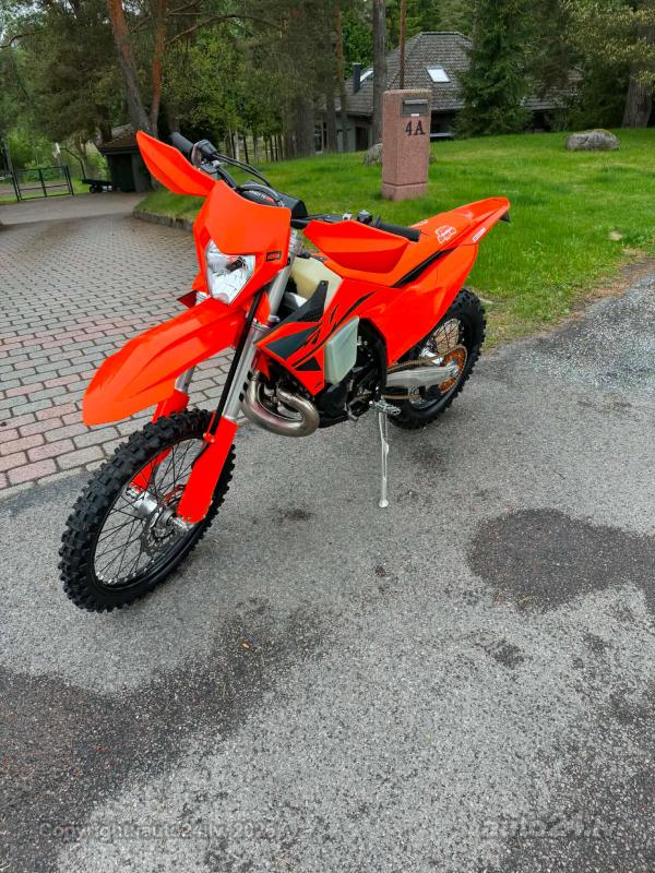 KTM 300 EXC 2025 Tallina, ar dzinēja tilpumu 0.30 L un nobraukumu 100 tūkst. km par 7200 €, foto 1 vietnē AUTOMOTO.COM.LV