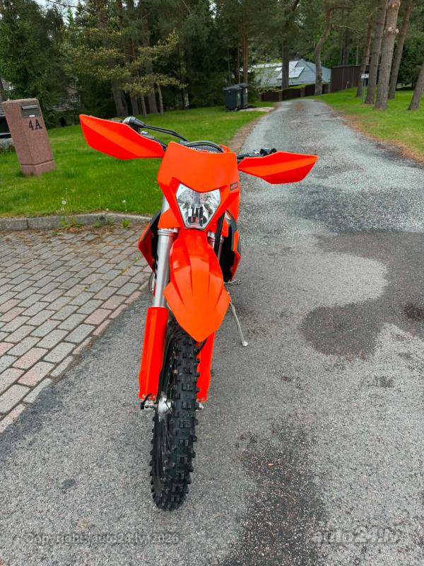 KTM 300 EXC 2025 Tallina, ar dzinēja tilpumu 0.30 L un nobraukumu 100 tūkst. km par 7200 €, foto 3 vietnē AUTOMOTO.COM.LV