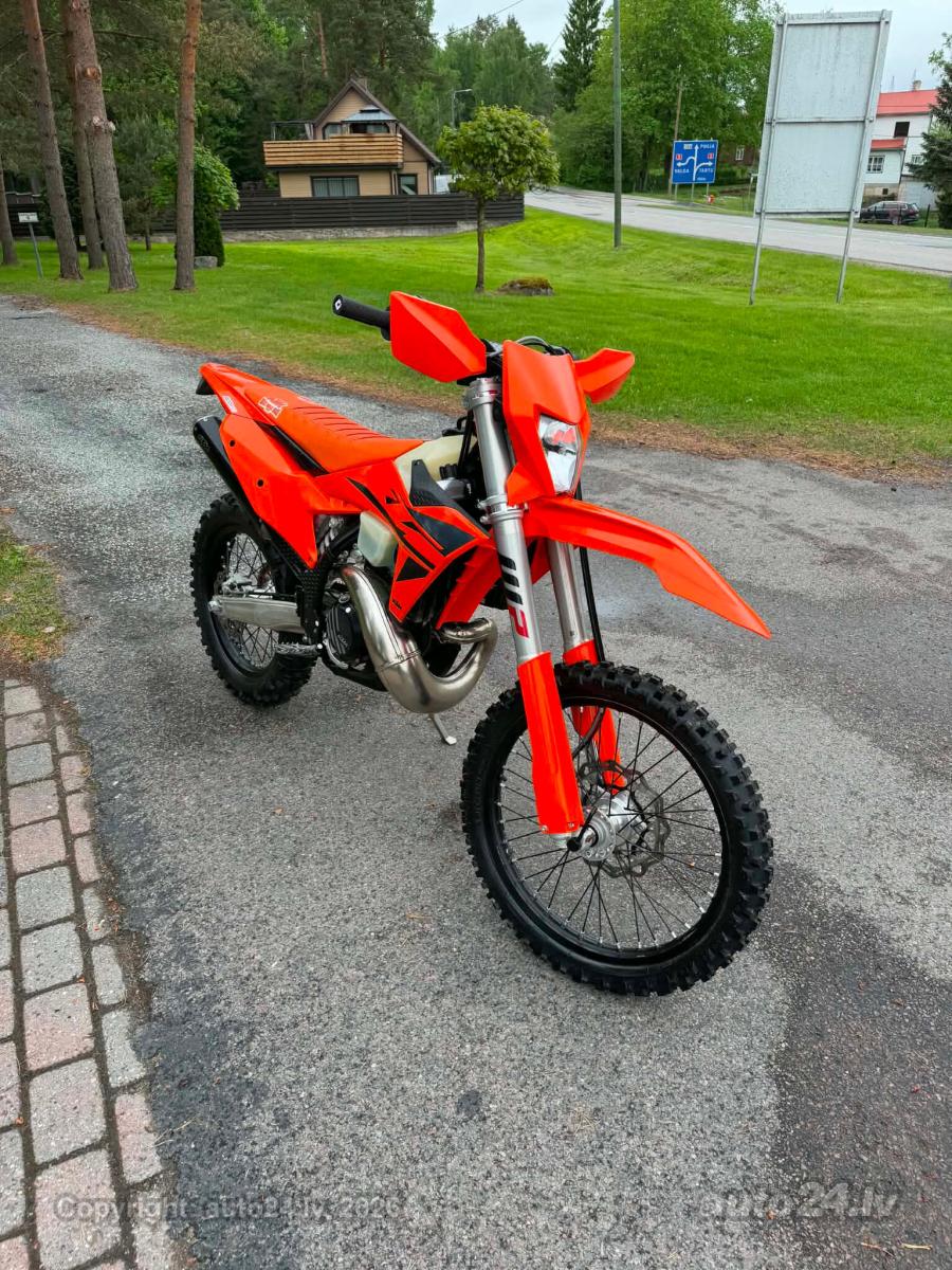 KTM 300 EXC 2025 Tallina, ar dzinēja tilpumu 0.30 L un nobraukumu 100 tūkst. km par 7200 €, foto 5 vietnē AUTOMOTO.COM.LV