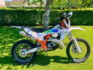 Balts KTM 300 EXC 2024 Pērnava, ar dzinēja tilpumu 0.29 L un nobraukumu 3 tūkst. km par 7200 €, foto  vietnē AUTOMOTO.COM.LV
