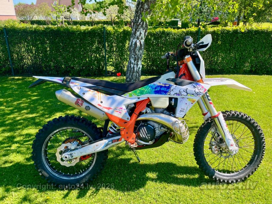 Balts KTM 300 EXC 2024 Pērnava, ar dzinēja tilpumu 0.29 L un nobraukumu 3 tūkst. km par 7200 €, foto 1 vietnē AUTOMOTO.COM.LV