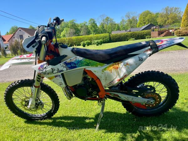 White KTM 300 EXC 2024 in Parnu, with an engine capacity of 0.29 L and mileage of 3 thousand km for 7200 €, photo 2 on AUTOMOTO.COM.LV