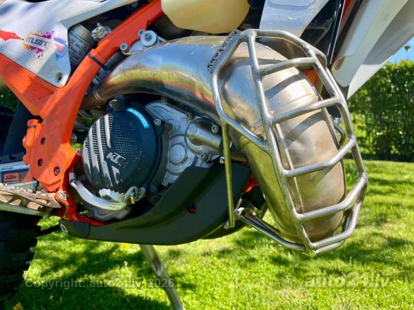 White KTM 300 EXC 2024 in Parnu, with an engine capacity of 0.29 L and mileage of 3 thousand km for 7200 €, photo 3 on AUTOMOTO.COM.LV