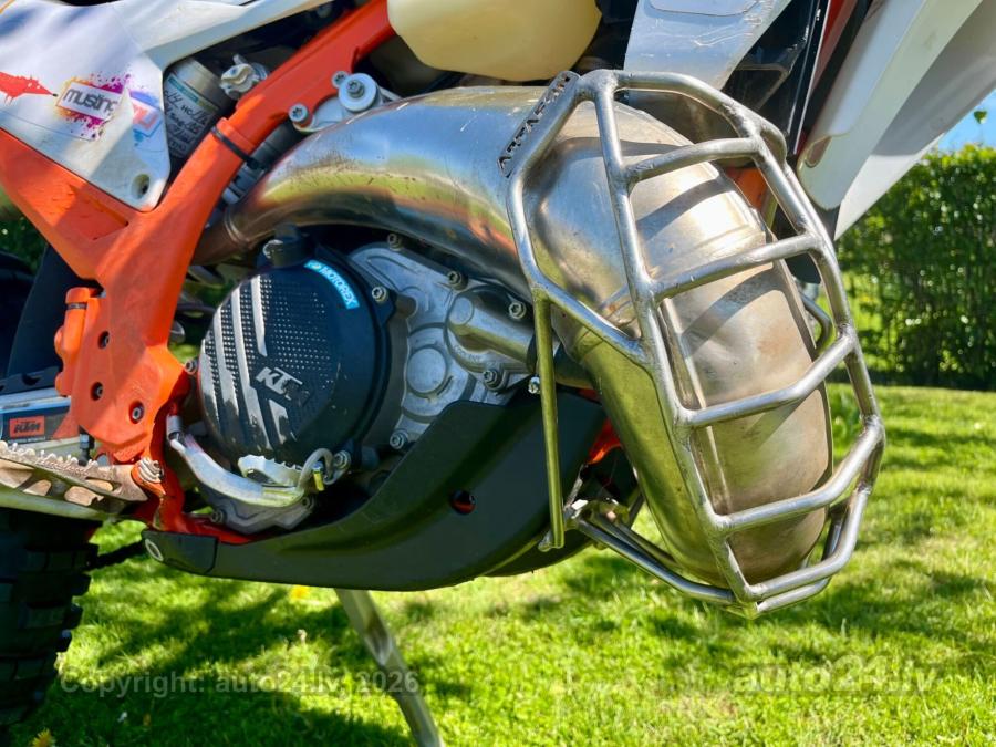 Balts KTM 300 EXC 2024 Pērnava, ar dzinēja tilpumu 0.29 L un nobraukumu 3 tūkst. km par 7200 €, foto 4 vietnē AUTOMOTO.COM.LV