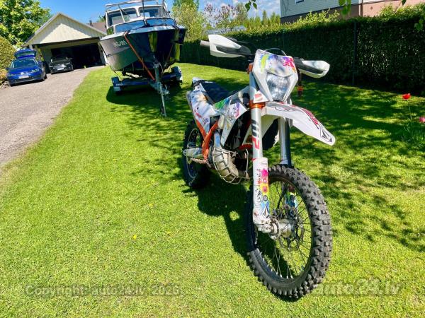 White KTM 300 EXC 2024 in Parnu, with an engine capacity of 0.29 L and mileage of 3 thousand km for 7200 €, photo 5 on AUTOMOTO.COM.LV