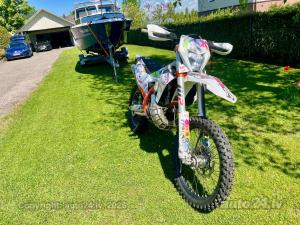 Balts KTM 300 EXC 2024 Pērnava, ar dzinēja tilpumu 0.29 L un nobraukumu 3 tūkst. km par 7200 €, foto 6 vietnē AUTOMOTO.COM.LV