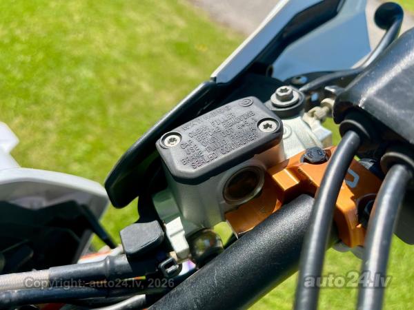 White KTM 300 EXC 2024 in Parnu, with an engine capacity of 0.29 L and mileage of 3 thousand km for 7200 €, photo 9 on AUTOMOTO.COM.LV