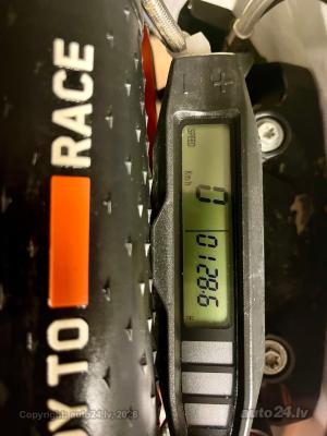 Balts KTM 300 EXC 2024 Pērnava, ar dzinēja tilpumu 0.29 L un nobraukumu 3 tūkst. km par 7200 €, foto 12 vietnē AUTOMOTO.COM.LV