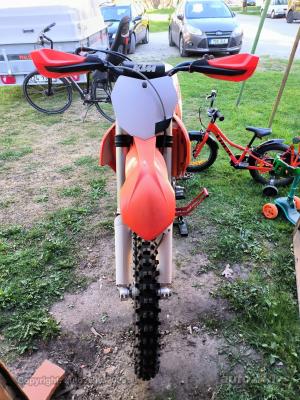 Oranžs KTM 350 SX-F 2013 Tallina, ar dzinēja tilpumu 0.35 L un nobraukumu 0 tūkst. km par 2400 €, foto 4 vietnē AUTOMOTO.COM.LV