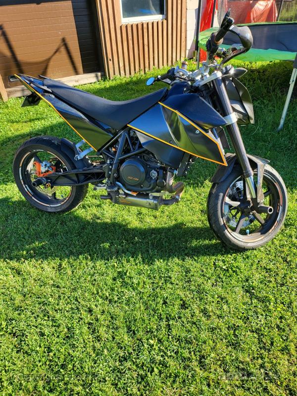 Черный КТМ 690 Duke 2009 в Кивиыли, объемом двигателя 0.65 л и пробегом 27 тыс. км за 3000 €, фото 4 на AUTOMOTO.COM.LV