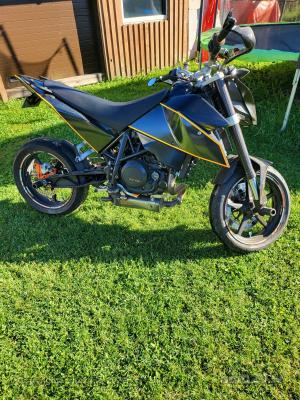 Черный КТМ 690 Duke 2009 в Кивиыли, объемом двигателя 0.65 л и пробегом 27 тыс. км за 3000 €, фото 5 на AUTOMOTO.COM.LV