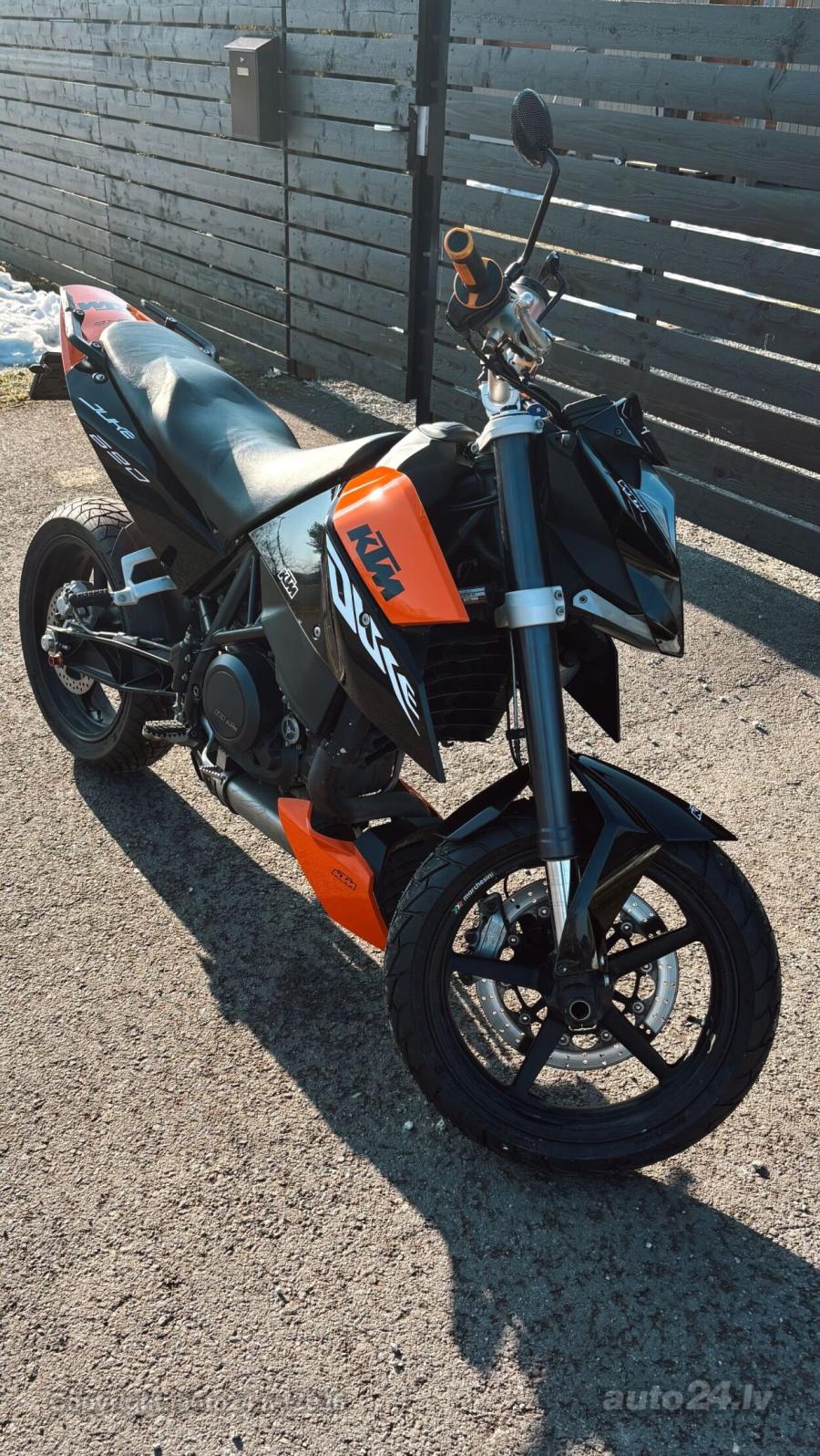 Black KTM 690 Duke 2010 in Rakvere, with an engine capacity of 0.00 L and mileage of 40 thousand km for 3600 €, photo 1 on AUTOMOTO.COM.LV