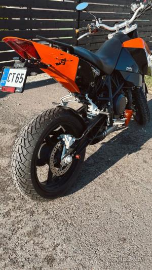 Black KTM 690 Duke 2010 in Rakvere, with an engine capacity of 0.00 L and mileage of 40 thousand km for 3600 €, photo 3 on AUTOMOTO.COM.LV