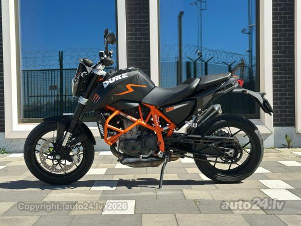 Oranžs KTM 690 Duke 2014 Tallina, ar dzinēja tilpumu 0.69 L un nobraukumu 10 tūkst. km par 3850 €, foto 1 vietnē AUTOMOTO.COM.LV