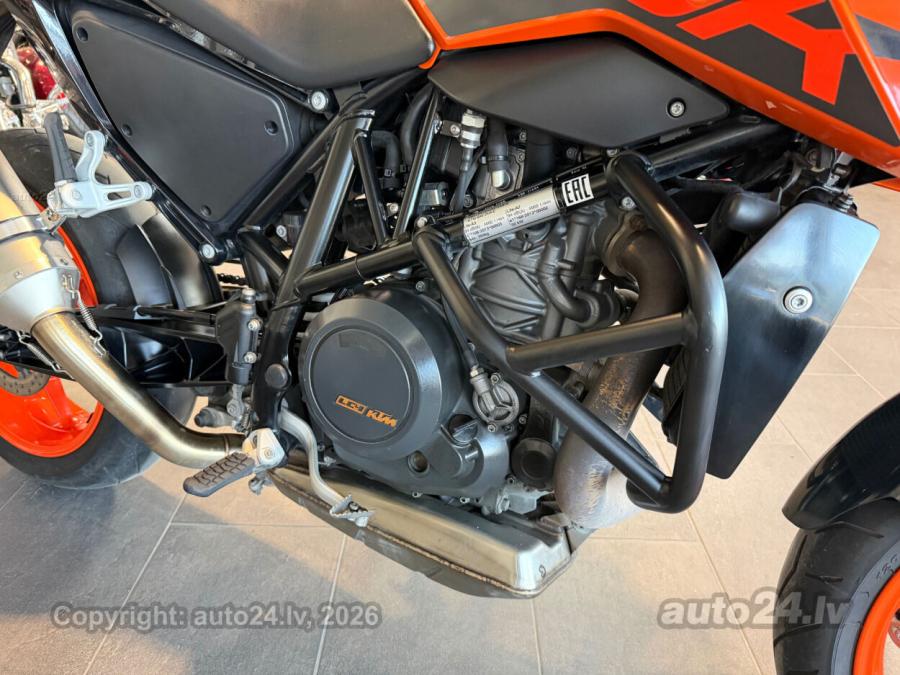 Orange KTM 690 Duke 2018 in Tallinn, with an engine capacity of 0.69 L and mileage of 31 thousand km for 3990 €, photo 7 on AUTOMOTO.COM.LV