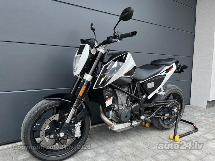 White KTM 690 Duke 2016 in Parnu, with an engine capacity of 0.69 L and mileage of 27 thousand km for 4800 €, photo 5 on AUTOMOTO.COM.LV