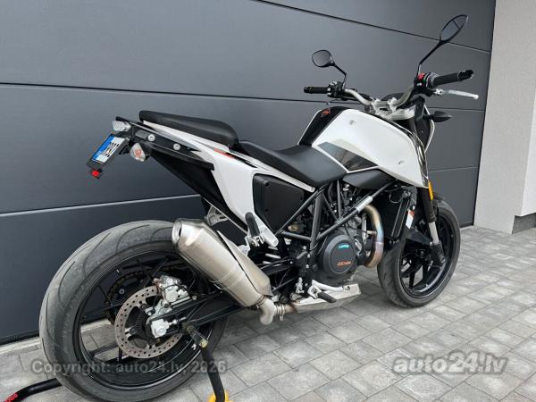 Balts KTM 690 Duke 2016 Pērnava, ar dzinēja tilpumu 0.69 L un nobraukumu 27 tūkst. km par 4800 €, foto 5 vietnē AUTOMOTO.COM.LV