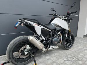 White KTM 690 Duke 2016 in Parnu, with an engine capacity of 0.69 L and mileage of 27 thousand km for 4800 €, photo 6 on AUTOMOTO.COM.LV