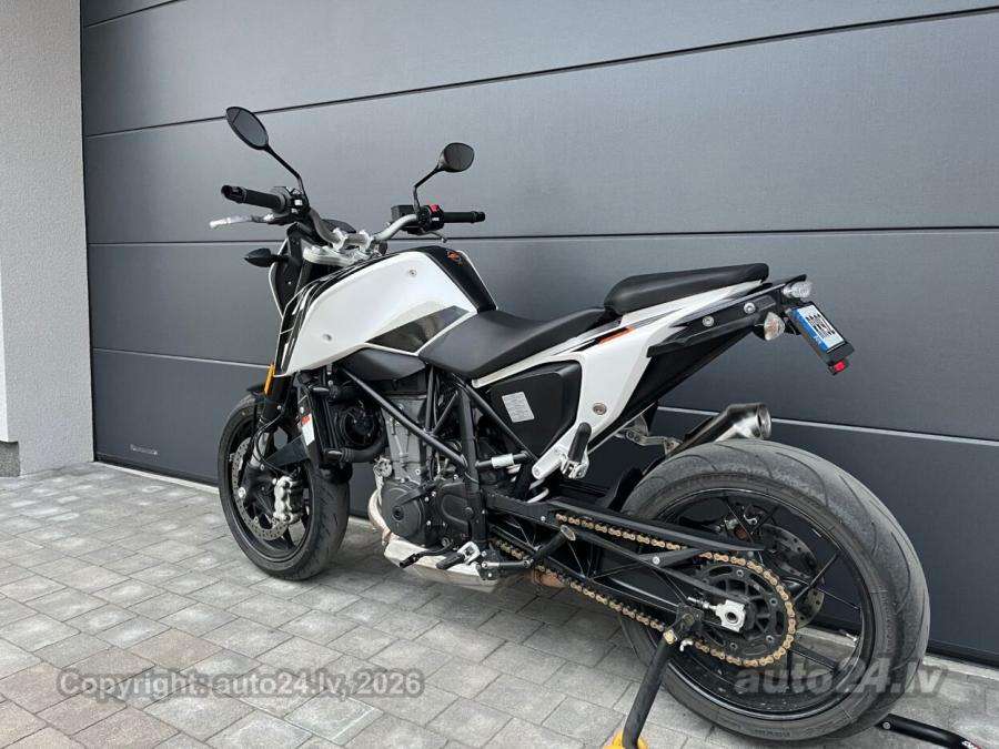 White KTM 690 Duke 2016 in Parnu, with an engine capacity of 0.69 L and mileage of 27 thousand km for 4800 €, photo 7 on AUTOMOTO.COM.LV