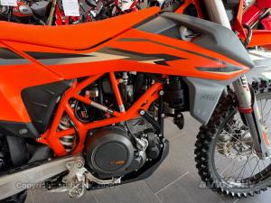 Oranžs KTM 690 Enduro 2023 Tallina, ar dzinēja tilpumu 0.69 L un nobraukumu 1 tūkst. km par 8990 €, foto 5 vietnē AUTOMOTO.COM.LV