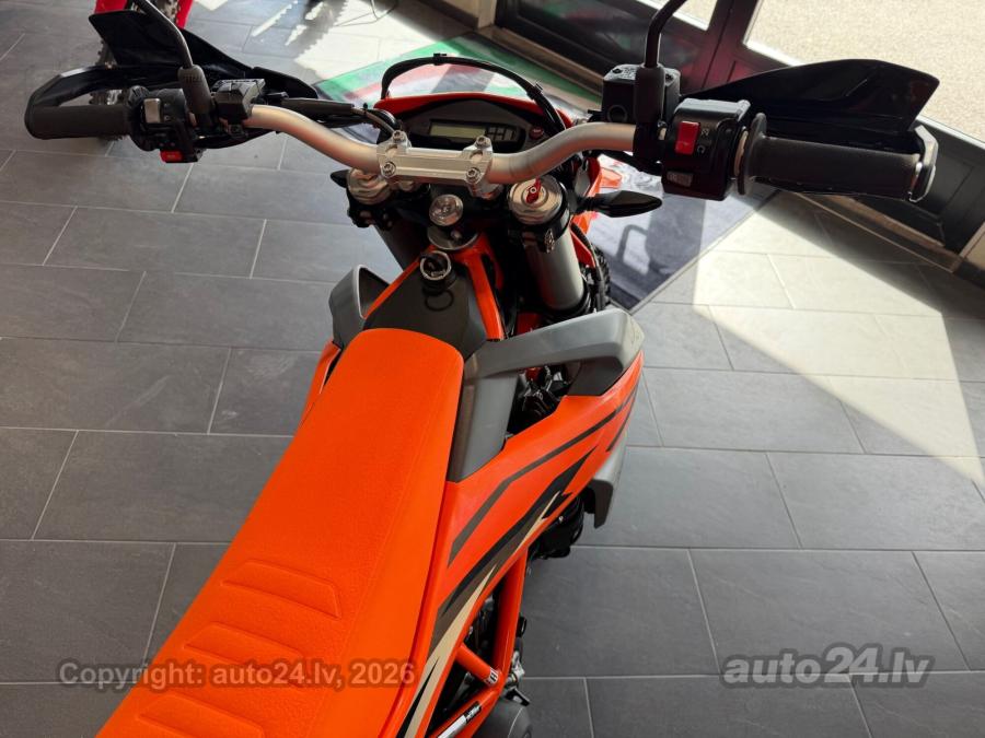 Oranžs KTM 690 Enduro 2023 Tallina, ar dzinēja tilpumu 0.69 L un nobraukumu 1 tūkst. km par 8990 €, foto 7 vietnē AUTOMOTO.COM.LV