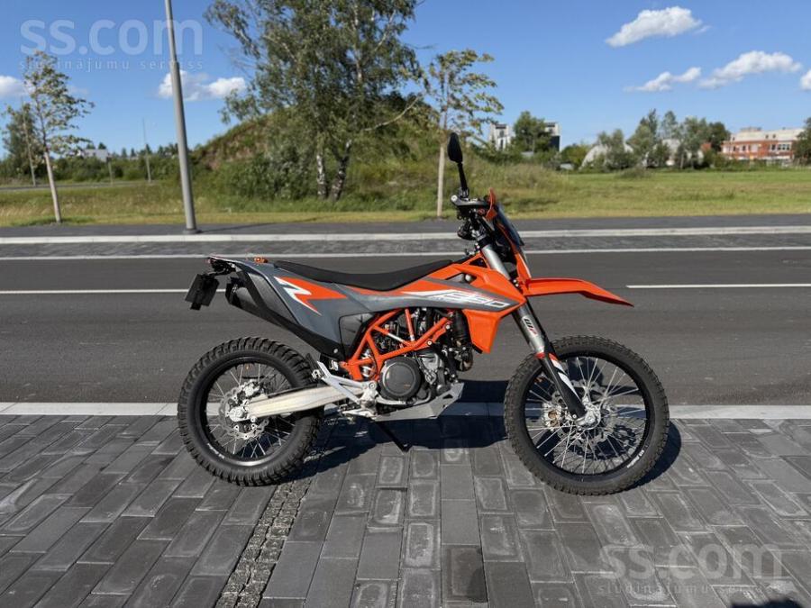 KTM 690 Enduro R 2021 Rīga, ar dzinēja tilpumu 0.69 L un nobraukumu 0 tūkst. km par 7850 €, foto 1 vietnē AUTOMOTO.COM.LV